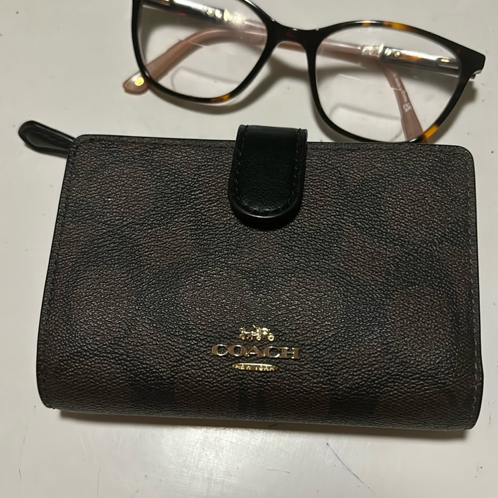 Coach Wallet. Leather. Original Coach Logo. Snap Clos… - Gem